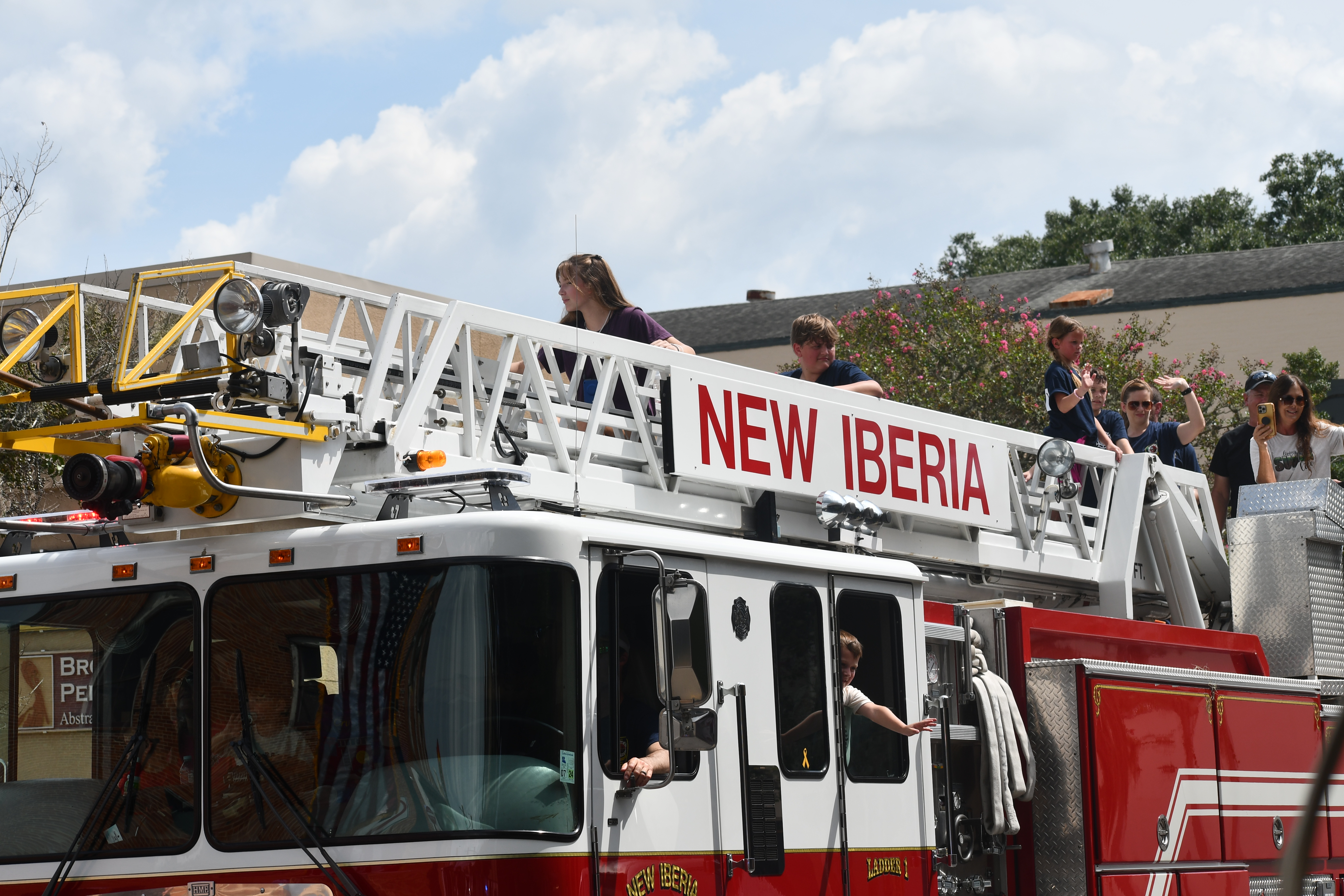 Royalty Parade caps off Louisiana Sugar Cane Festival in New Iberia ...