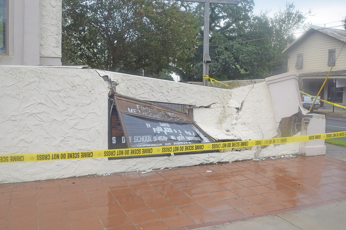 Church’s wall, sign damaged in wreck | The Daily Iberian