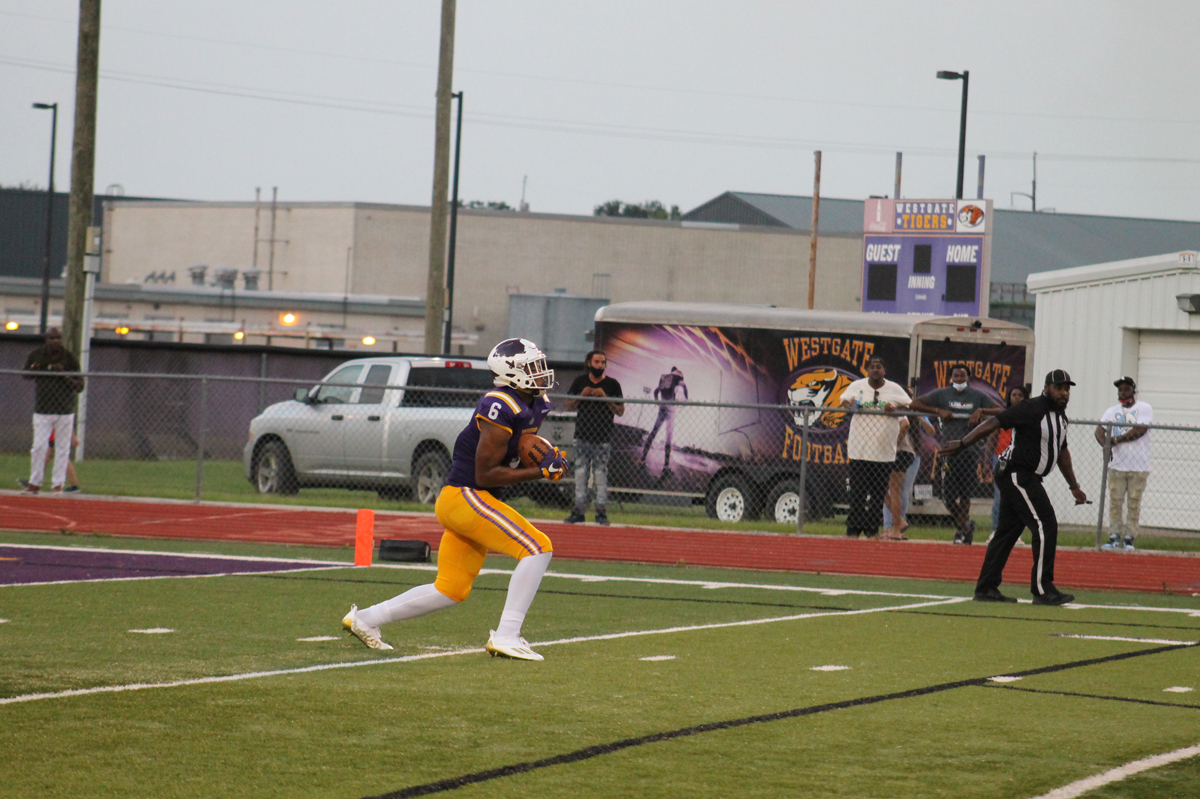 Lewis thrives as a leader for Tigers offense | The Daily Iberian