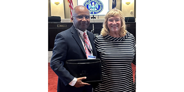 Judge Roger Hamilton honored at Fall Judges Conference | The Daily Iberian