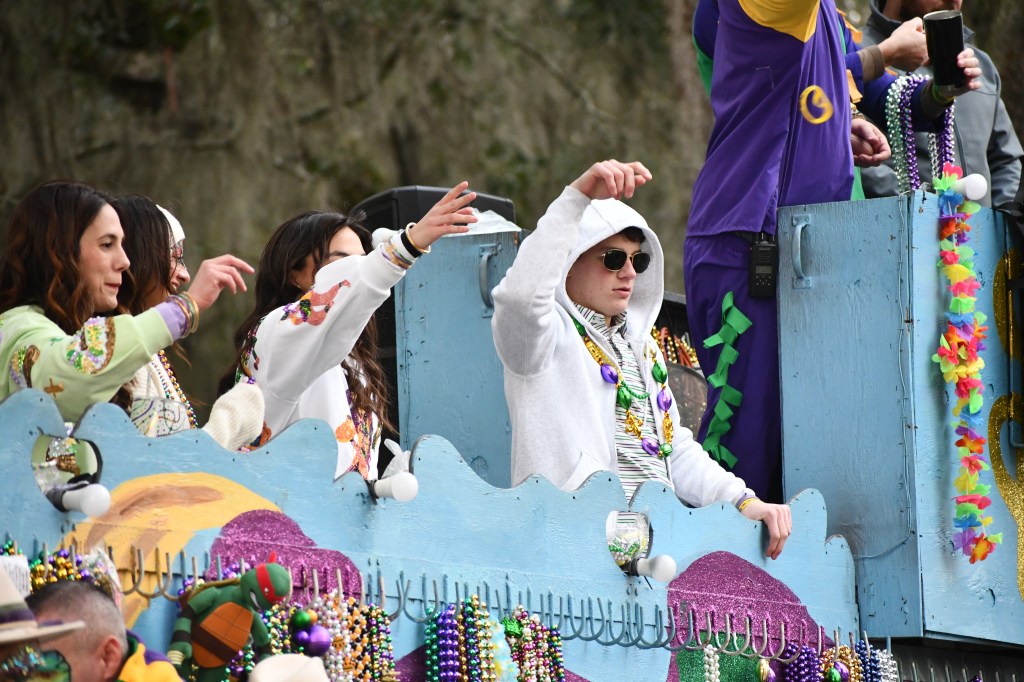 PHOTO GALLERY: Bayou Mardi Gras Parade | The Daily Iberian